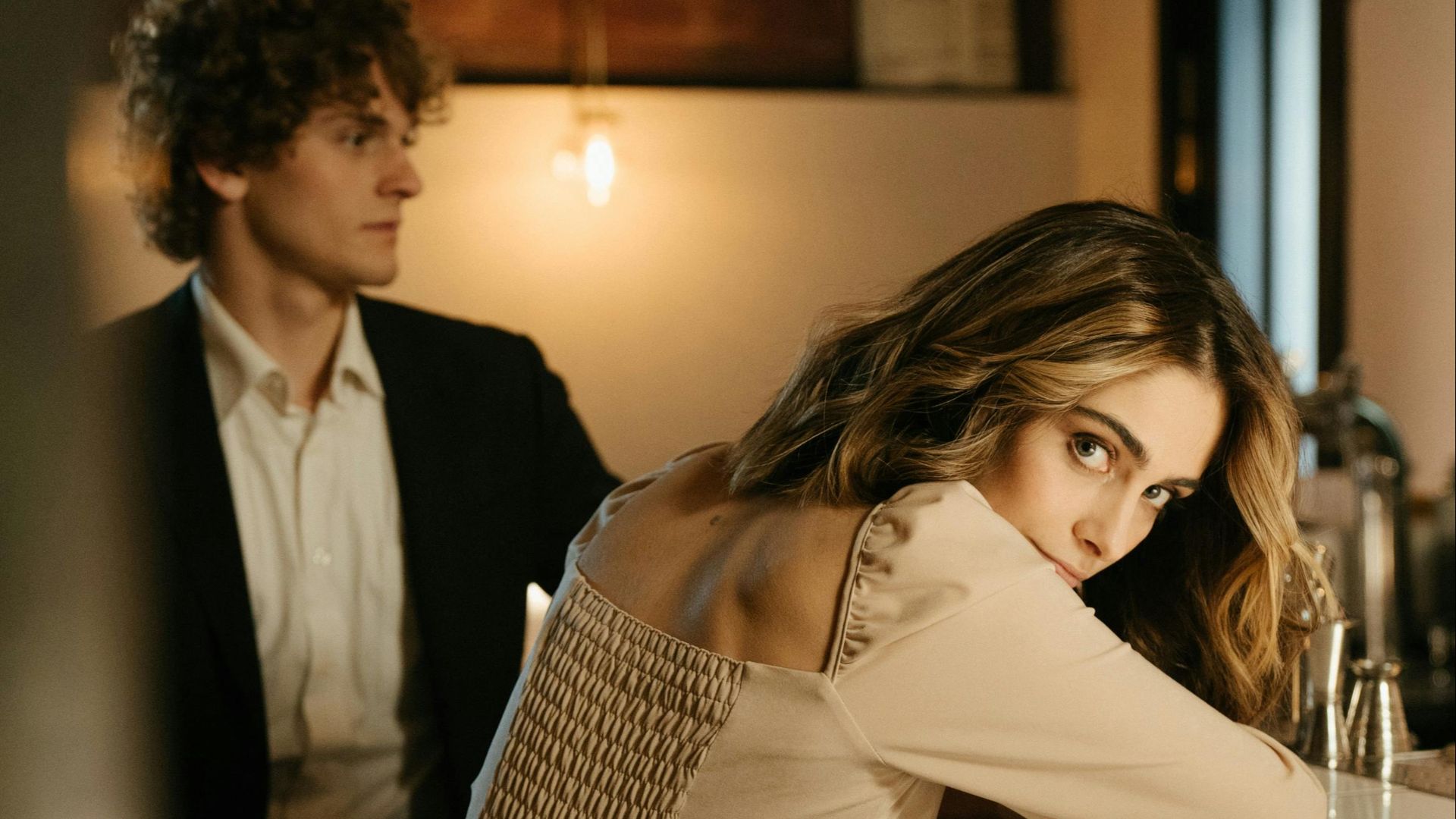 20 mistakes women make on first dates that men never forget