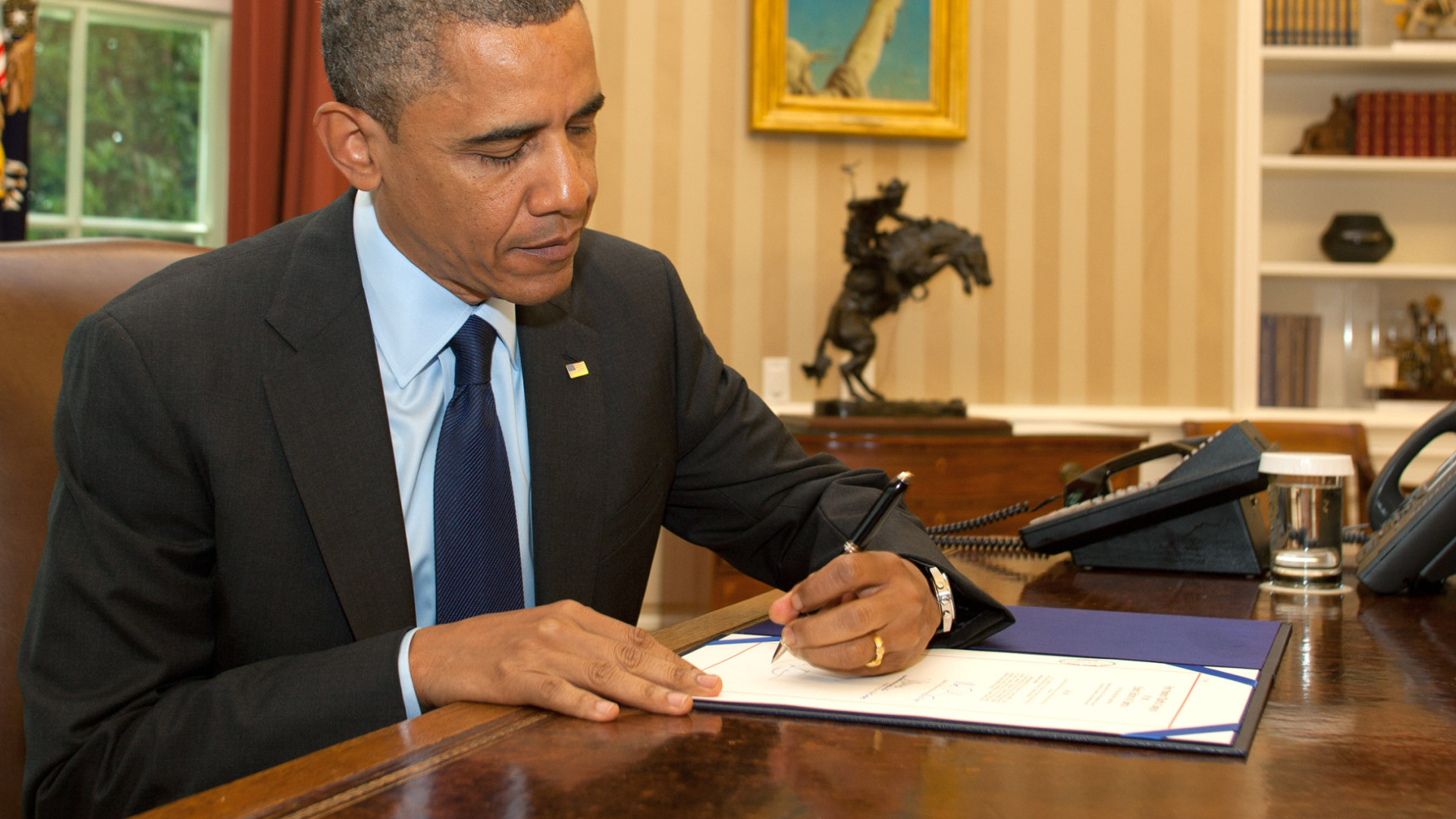 The everyday problems faced by left-handed people