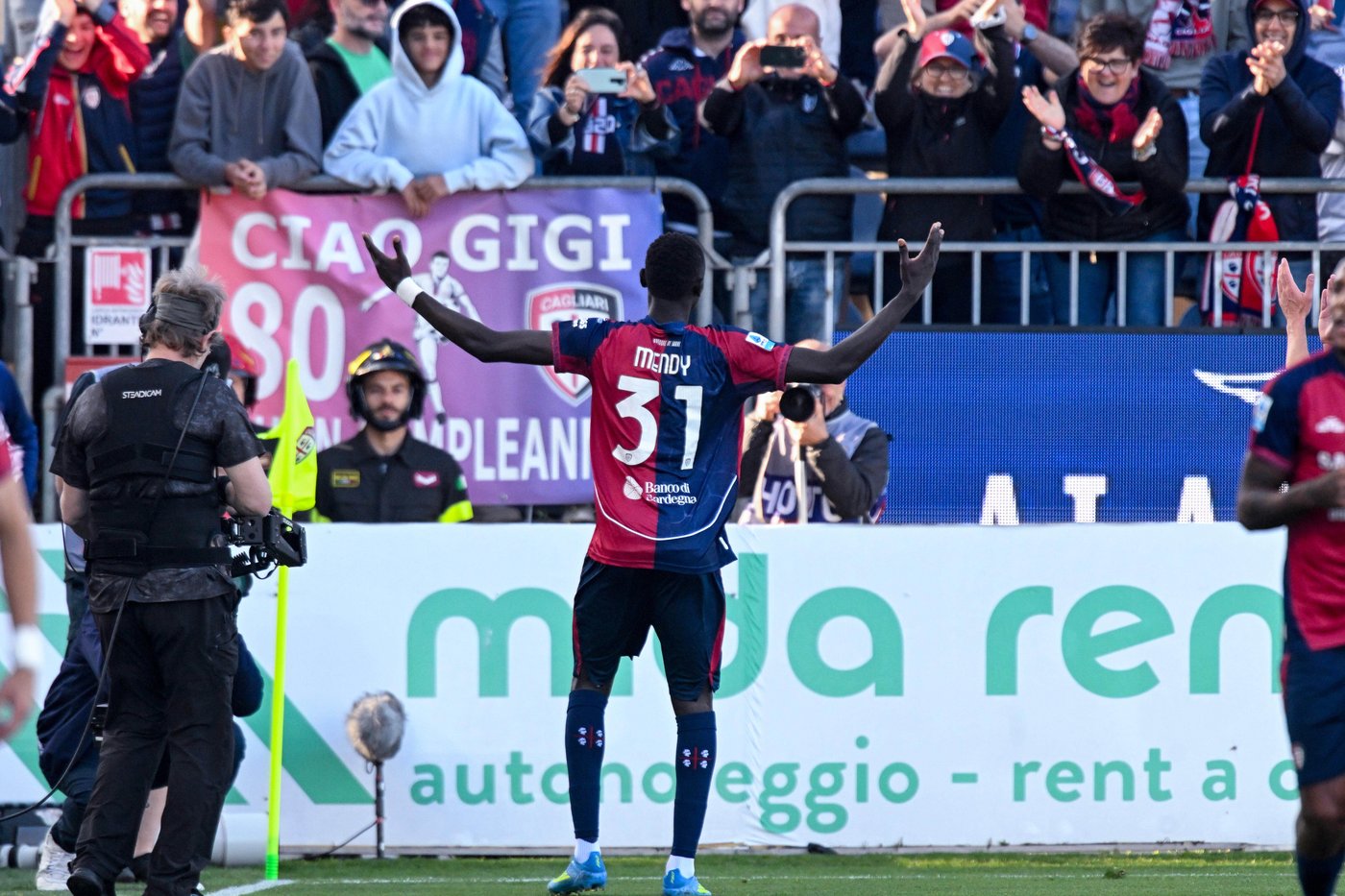 Teen scores twice on full debut as Cagliari beats Atalanta and moves ...
