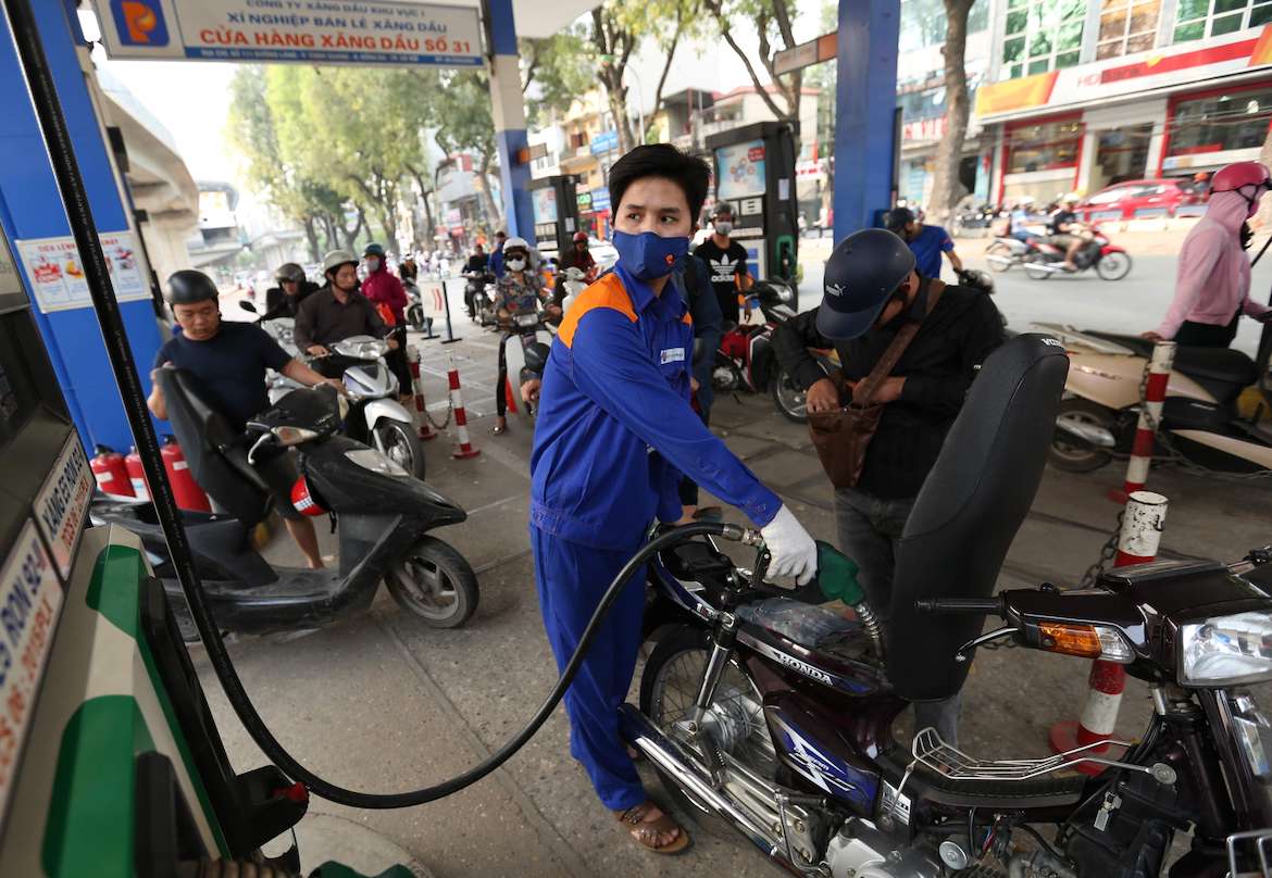 Cập nhật giá xăng dầu ngày 27.4: Biến động mạnh