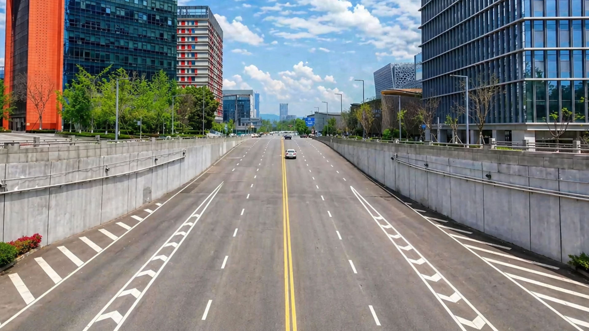 চীনের এমন একটি শহর, যেখানে রাস্তাগুলোও শান্ত আর গোছানো লাগে