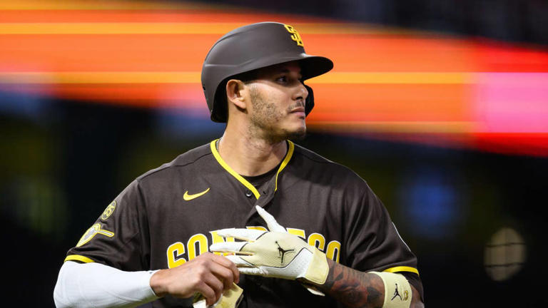 Padres’ Manny Machado reacts to troubling Fernando Tatis Jr. development