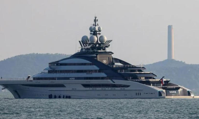 Μυστήριο με ρωσικό σούπερ γιοτ 500 εκατ. δολαρίων: Διέσχισε τα Στενά ...
