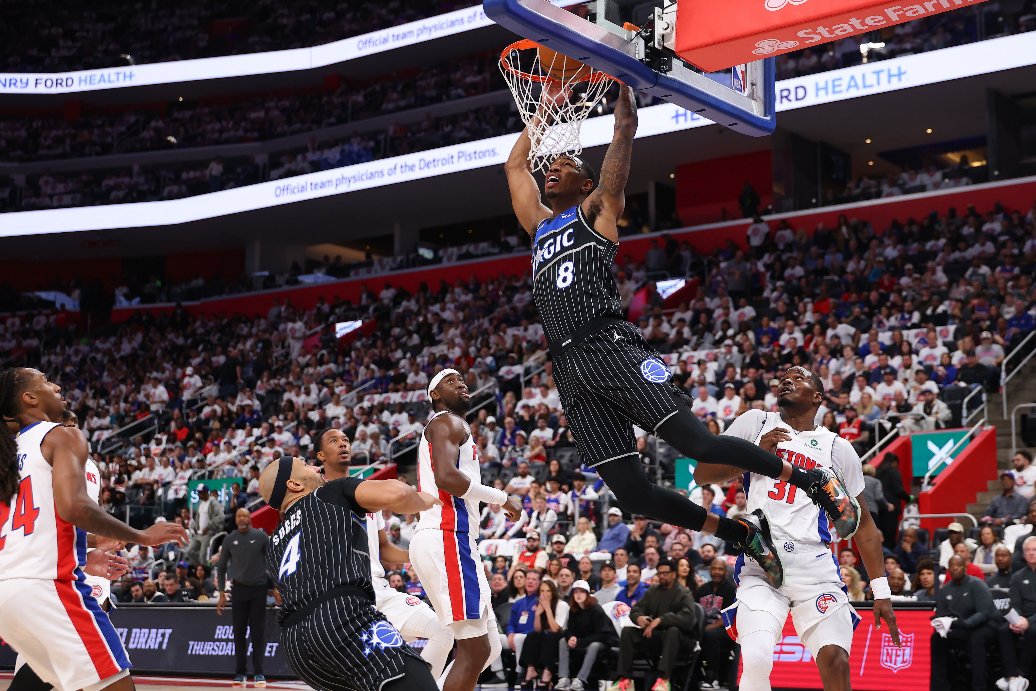 Magic F Jamal Cain throws down vicious one-handed dunk through Jalen ...
