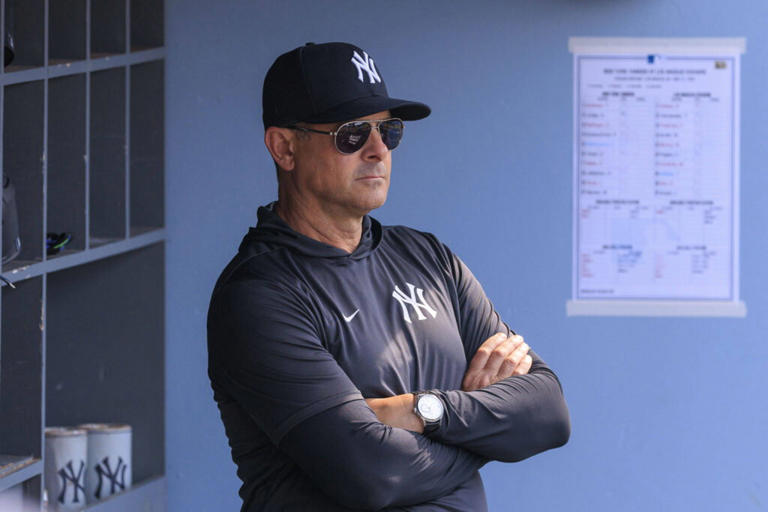 Close loss angers Yankees fans while Boone stands by players