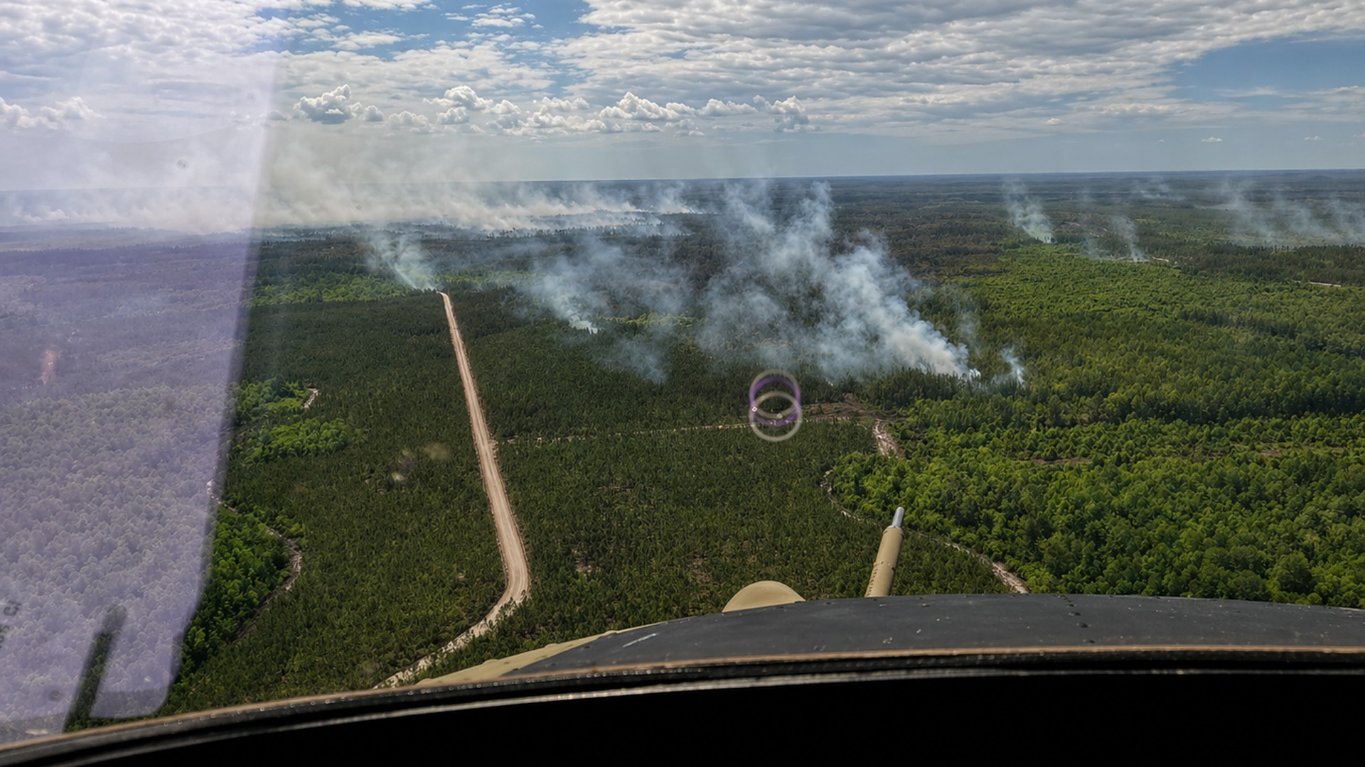 Chinook van de Georgia National Guard helpt bij natuurbrand