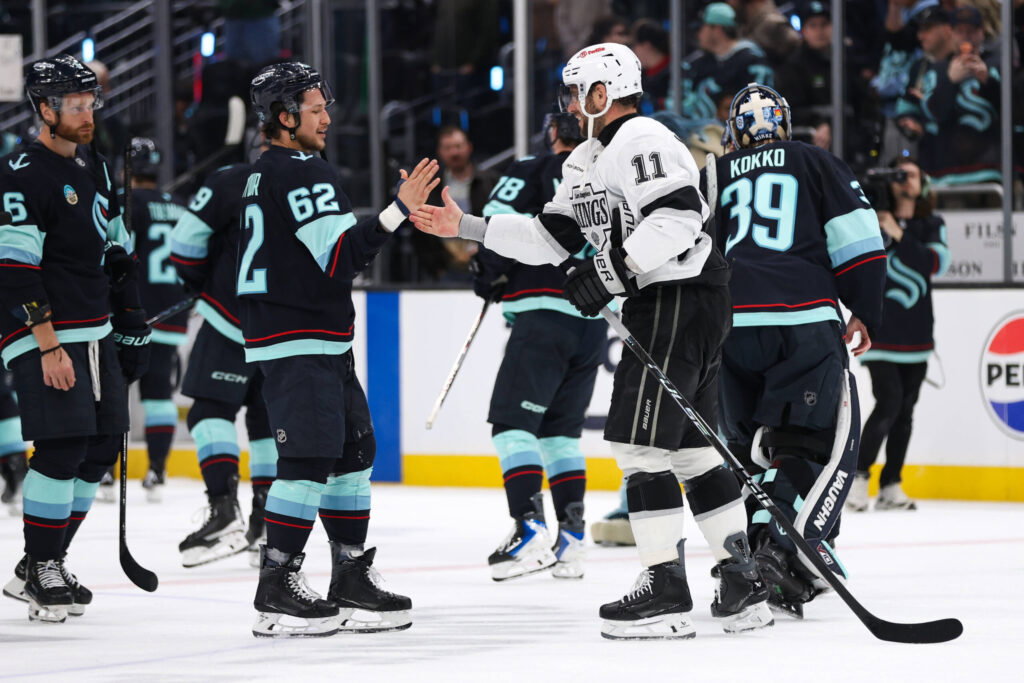 Anze Kopitar receives ovation as Kings career comes to an end