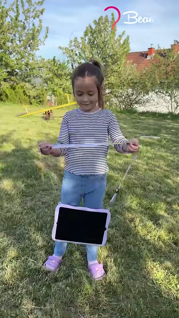 Kids hack for carrying tablets & bags #clever #tablet #kids #trick