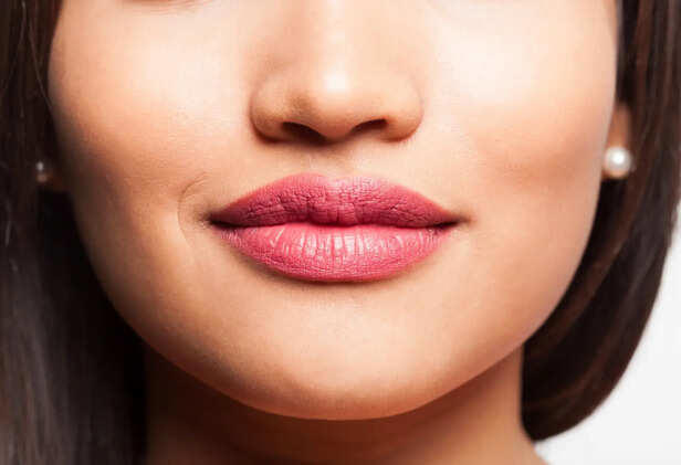 Easy home remedies for soft pink lips naturally