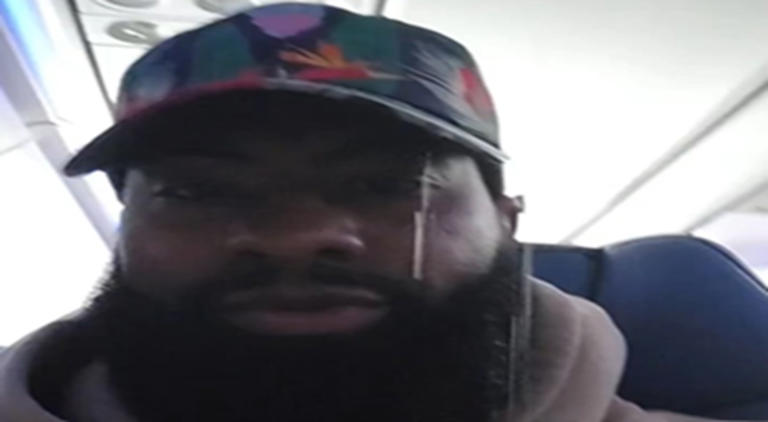 Passenger records water pouring from ceiling onto him during United ...