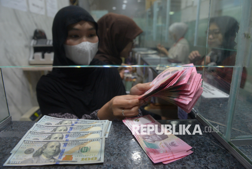 Rupiah melemah ke Rp 17.223 per dolar AS, dipicu ketegangan global