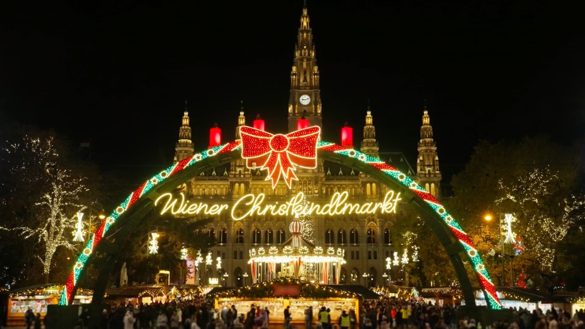 Vues aériennes du marché de Noël de Vienne sur la Rathausplatz