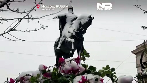 Rare spring snowstorm hits Moscow