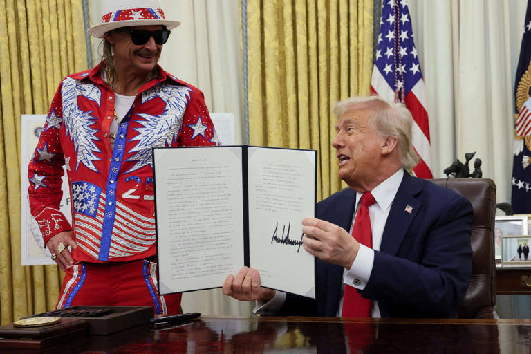 Pentagon Pete gives Kid Rock special Army helicopter tours