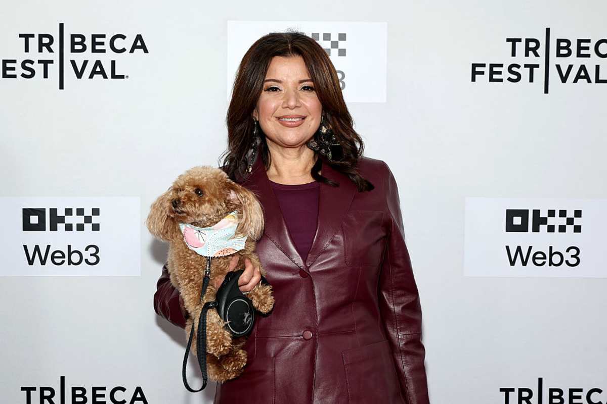 White House turns JD Vance’s exchange with Ana Navarro into viral meme