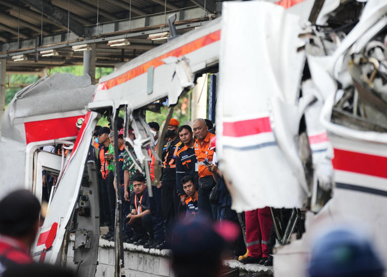 Train crash in Indonesia leaves 15 women dead