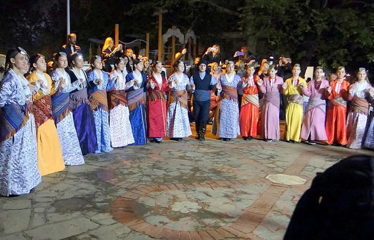 «Η κόρ’ επήεν σον παρχάρ’»: Η νέα γενιά τίμησε την ποντιακή παράδοση ...