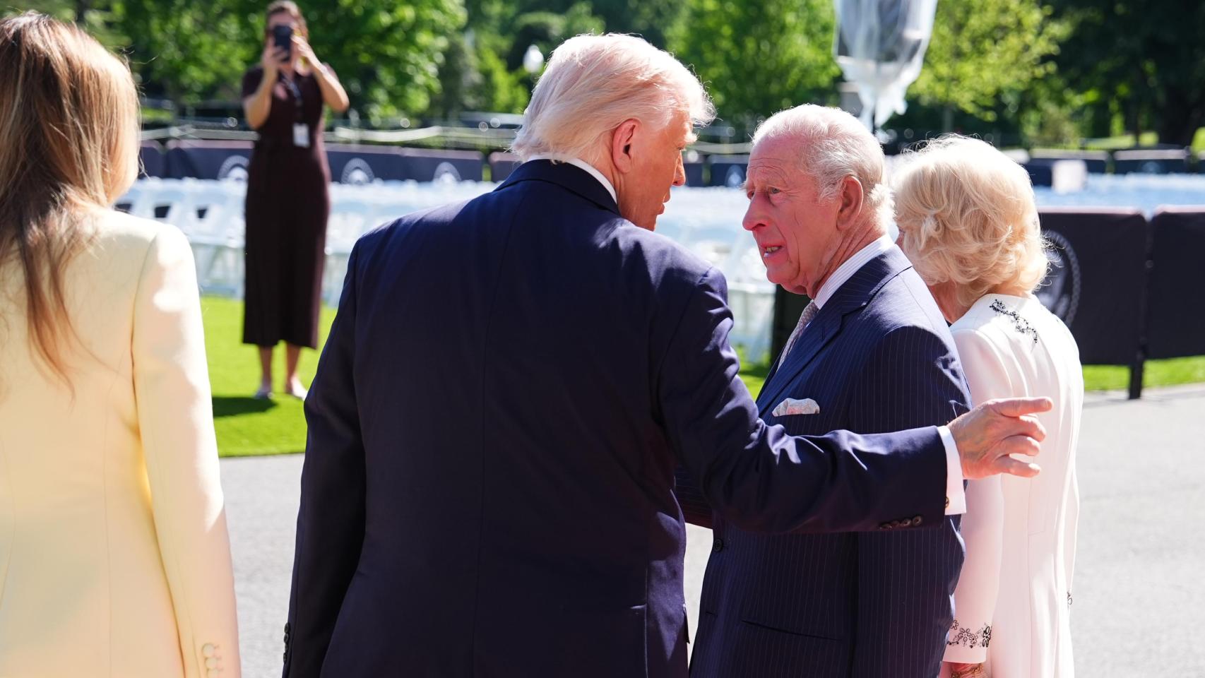 Un experto en lectura de labios revela lo que Carlos III le dice a ...