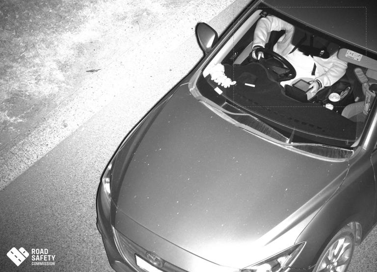 Avslører «skjult» mobilbruk bak rattet