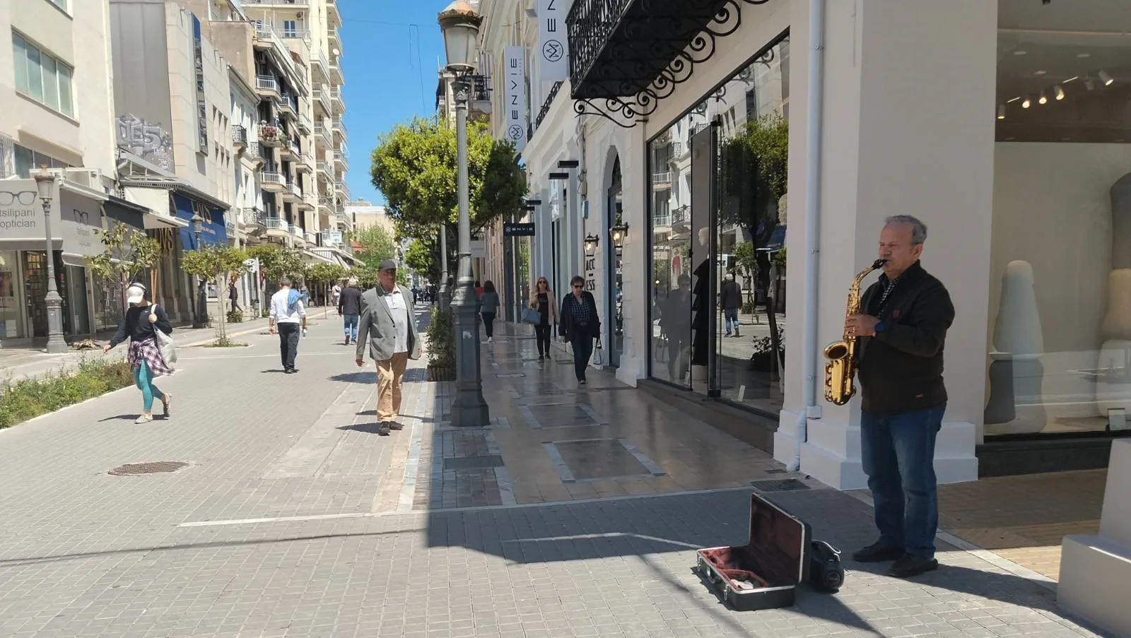 Πάτρα: Υπό διωγμόν οι πλανόδιοι μουσικοί – Νέο περιστατικό χθες στην ...
