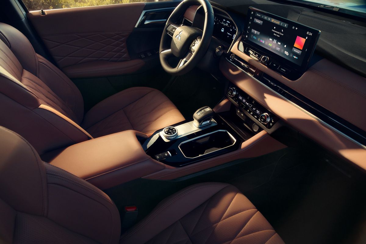 The Mitsubishi Outlander went from basic to luxury—and costs less than ...