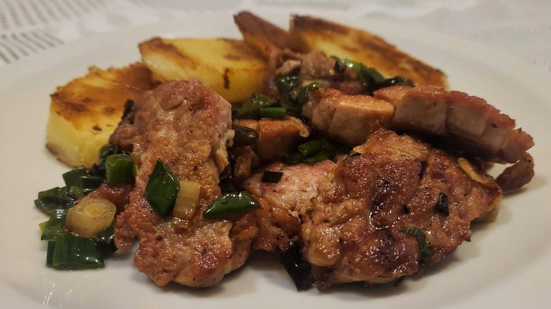 What are sweetbreads and what do they taste like?