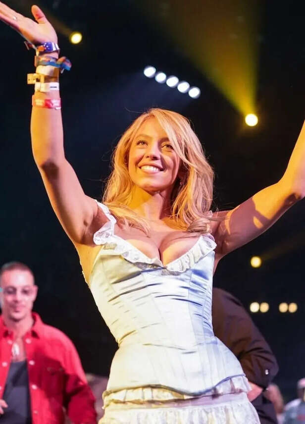 Sydney Sweeney’s Stagecoach appearance goes viral after playful karaoke ...