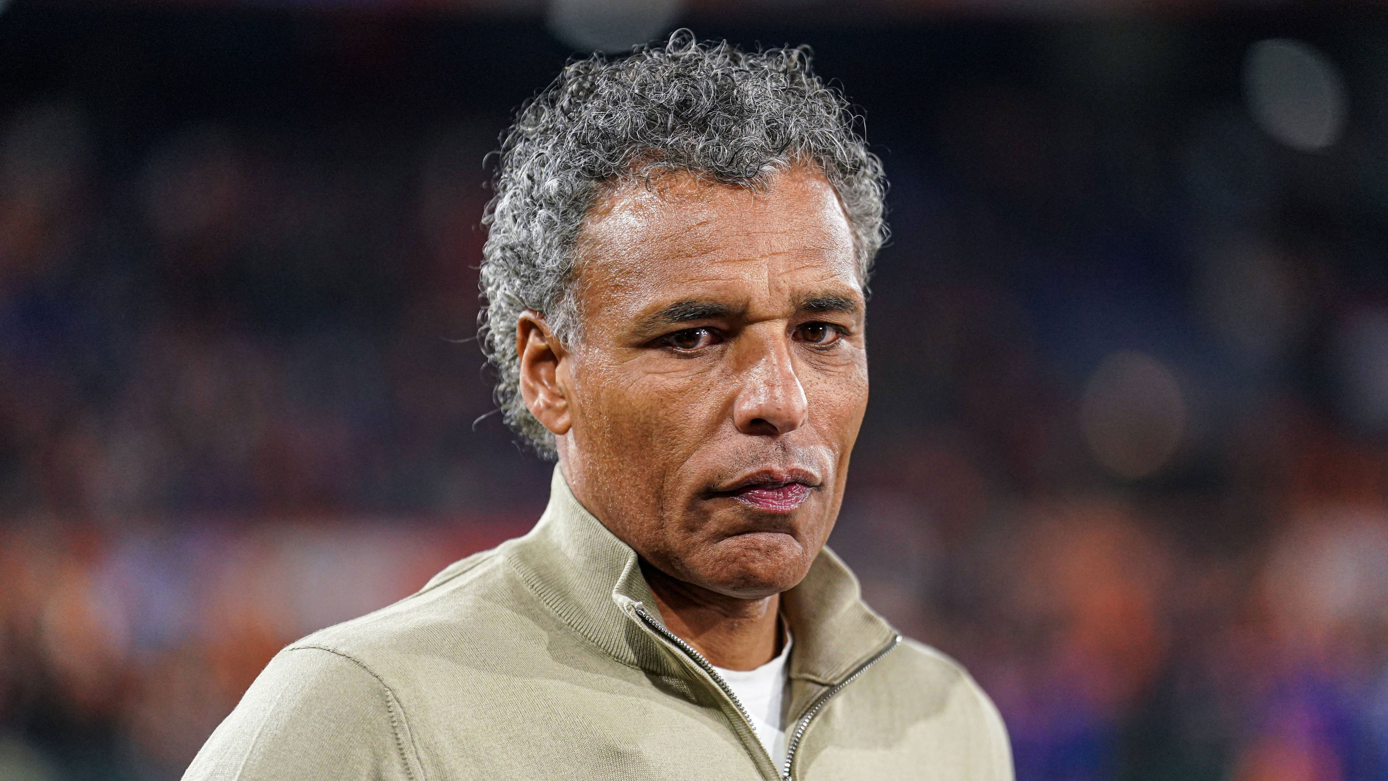 Pierre van Hooijdonk is woedend en gooit WhatsApp-gesprek met VI ...