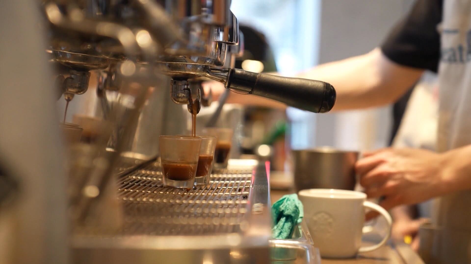 New research links coffee drinkers to lower risk of serious disease and ...