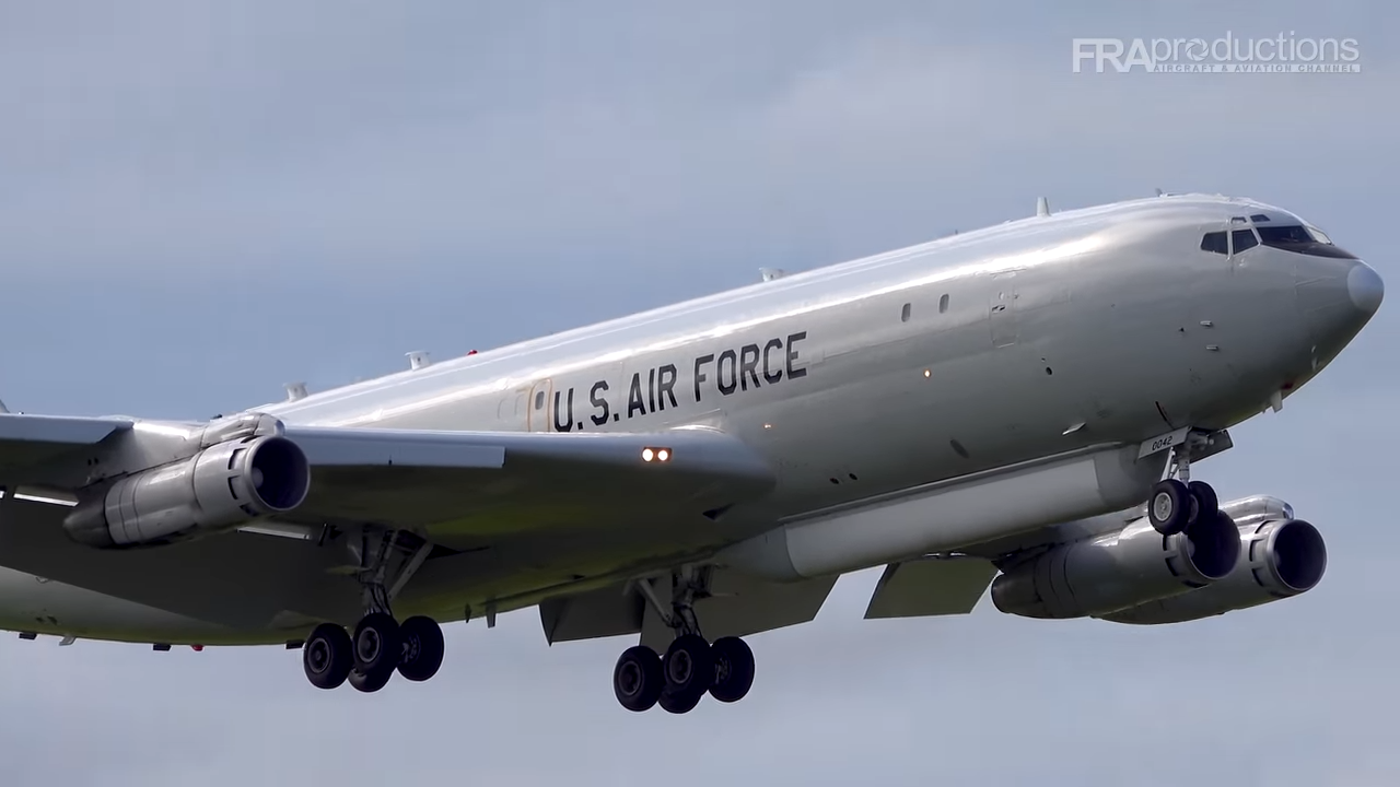 Watch 800,000+ pound jets land just feet away – "Ground shakes"