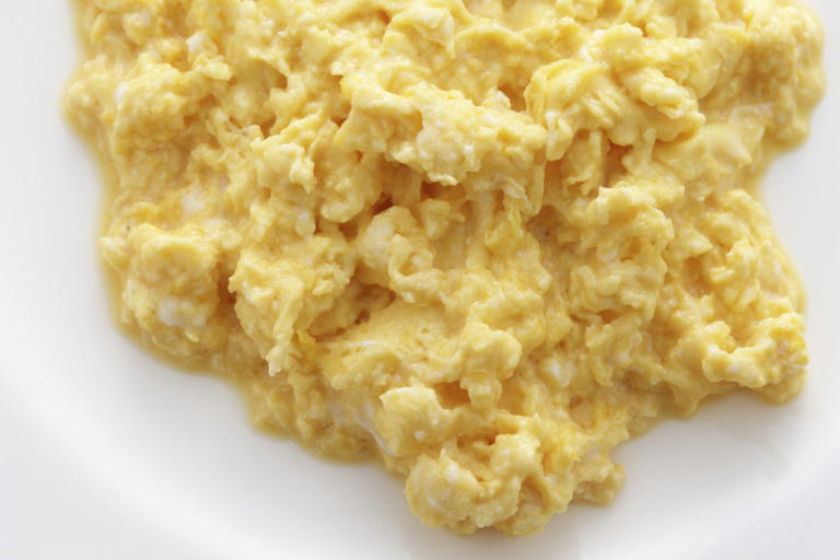 The only way I’m cooking scrambled eggs from now on (it’s genius)