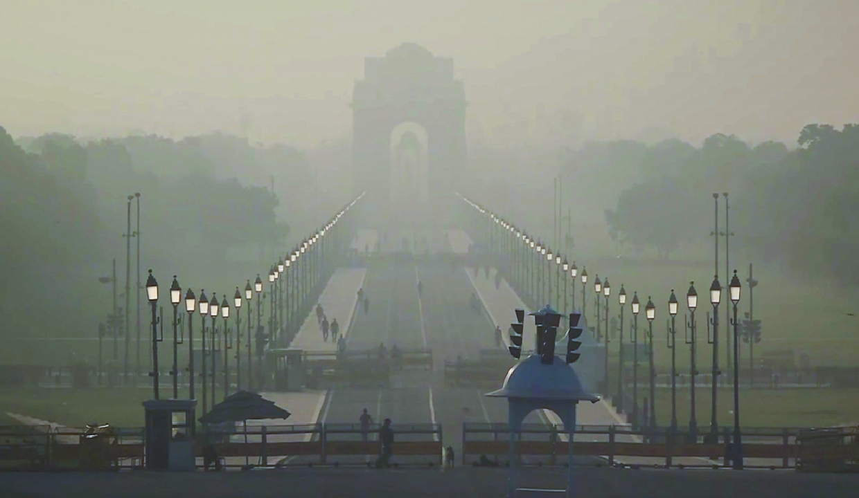 Season's first dust storm sweeps in after 42.3degC temperature