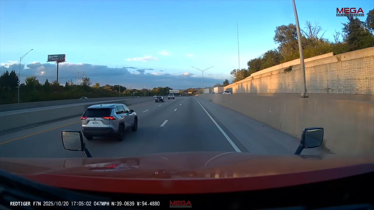 This aggressive driver thought he won… then karma pulled up