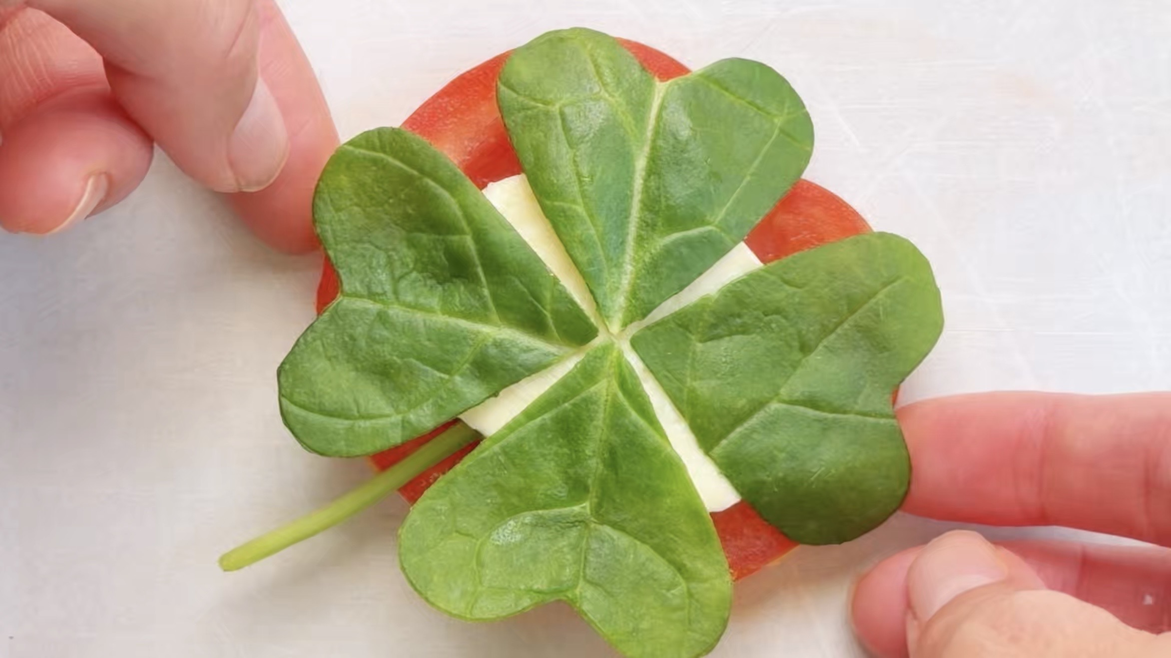 Tréboles caprese trébol de la suerte comida sana para fiestas