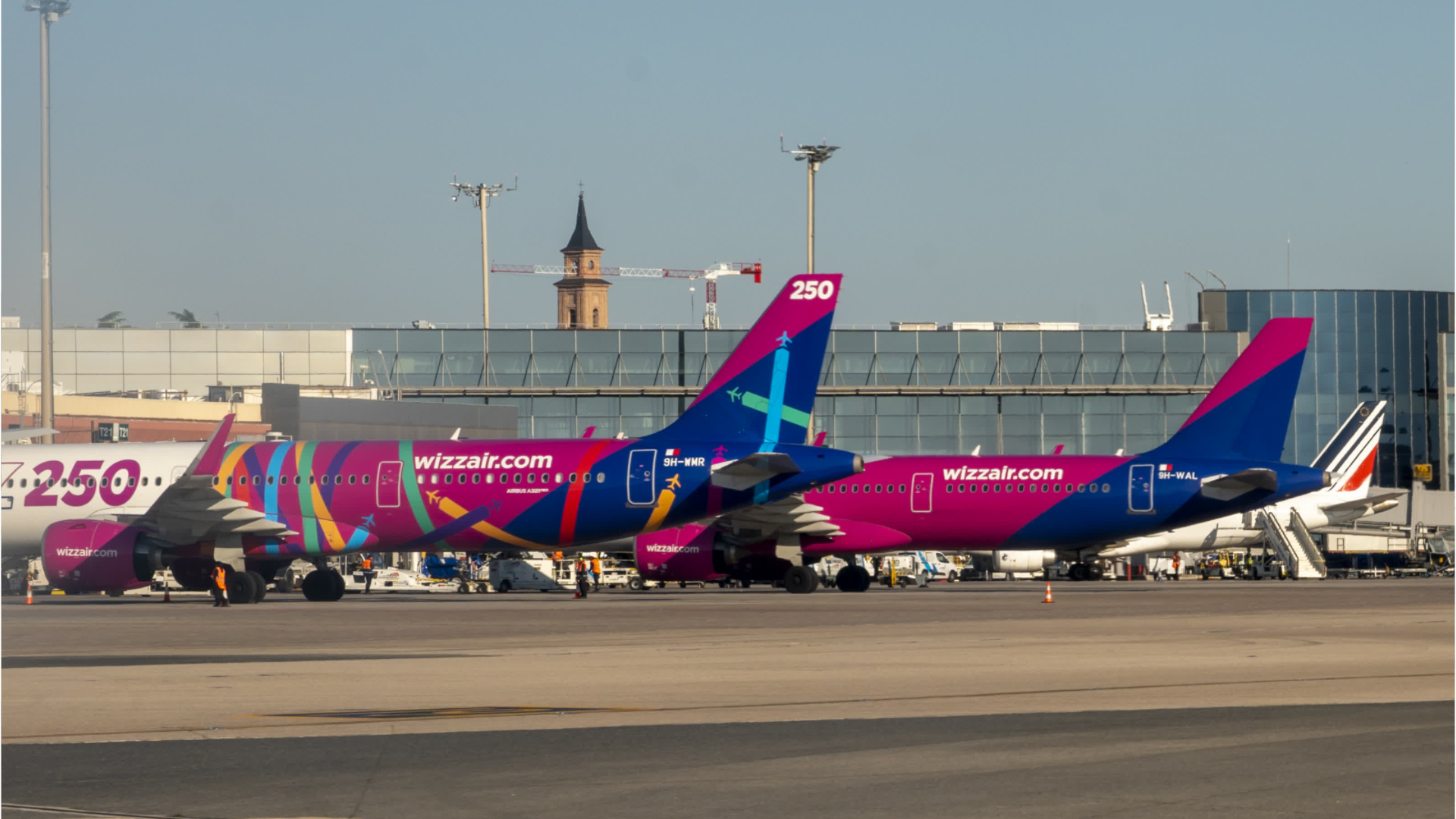 European flight prices fall short term despite fuel surge