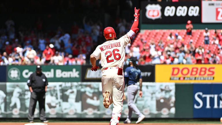 NL Central dominates with five winning teams in Major League Baseball