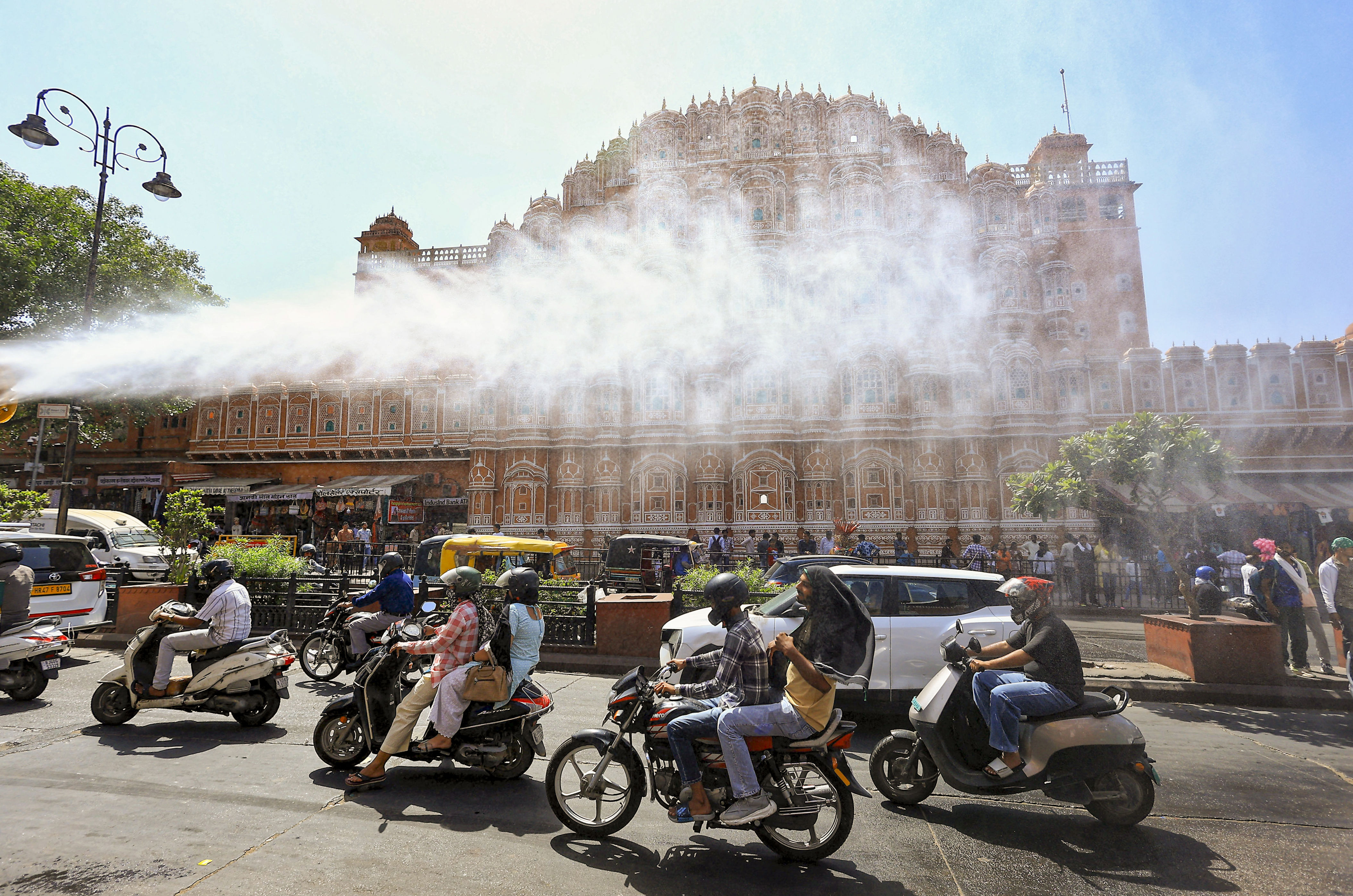 Hospitals told to reserve beds for heat stroke patients, maintain ...