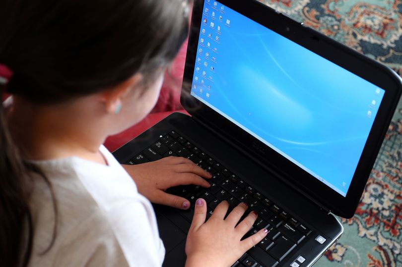 Calls on dads to step up to 'vital role' in keeping kids safe online