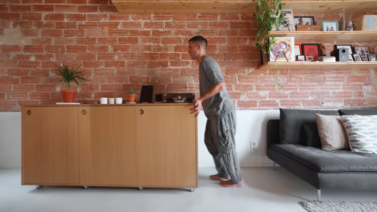 Watch a tiny 484 sqft space turn into 5 rooms in one - "Unreal design"