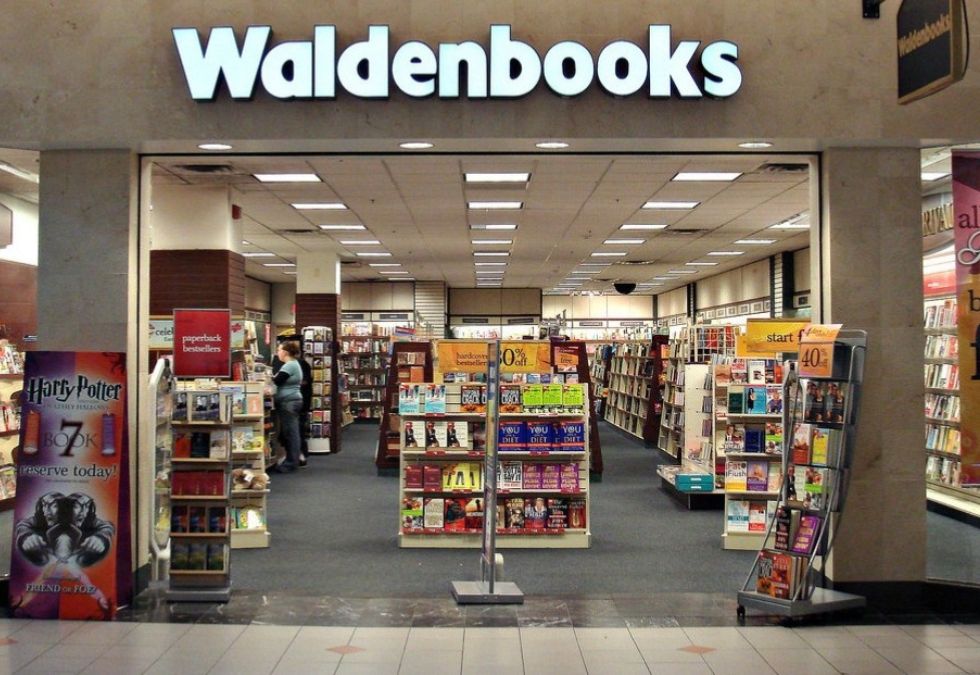 30 once-popular stores every ’80s and ’90s kid will recognize