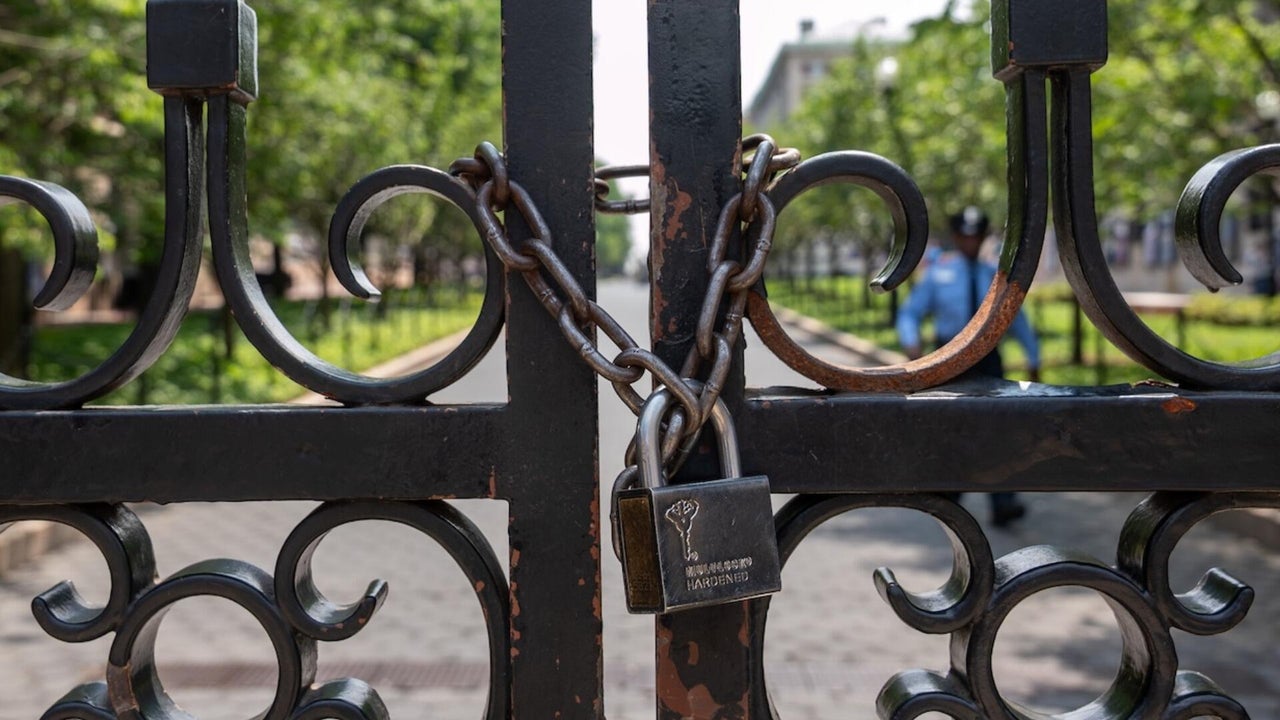 Why are more colleges at risk of closing and how could it impact students?