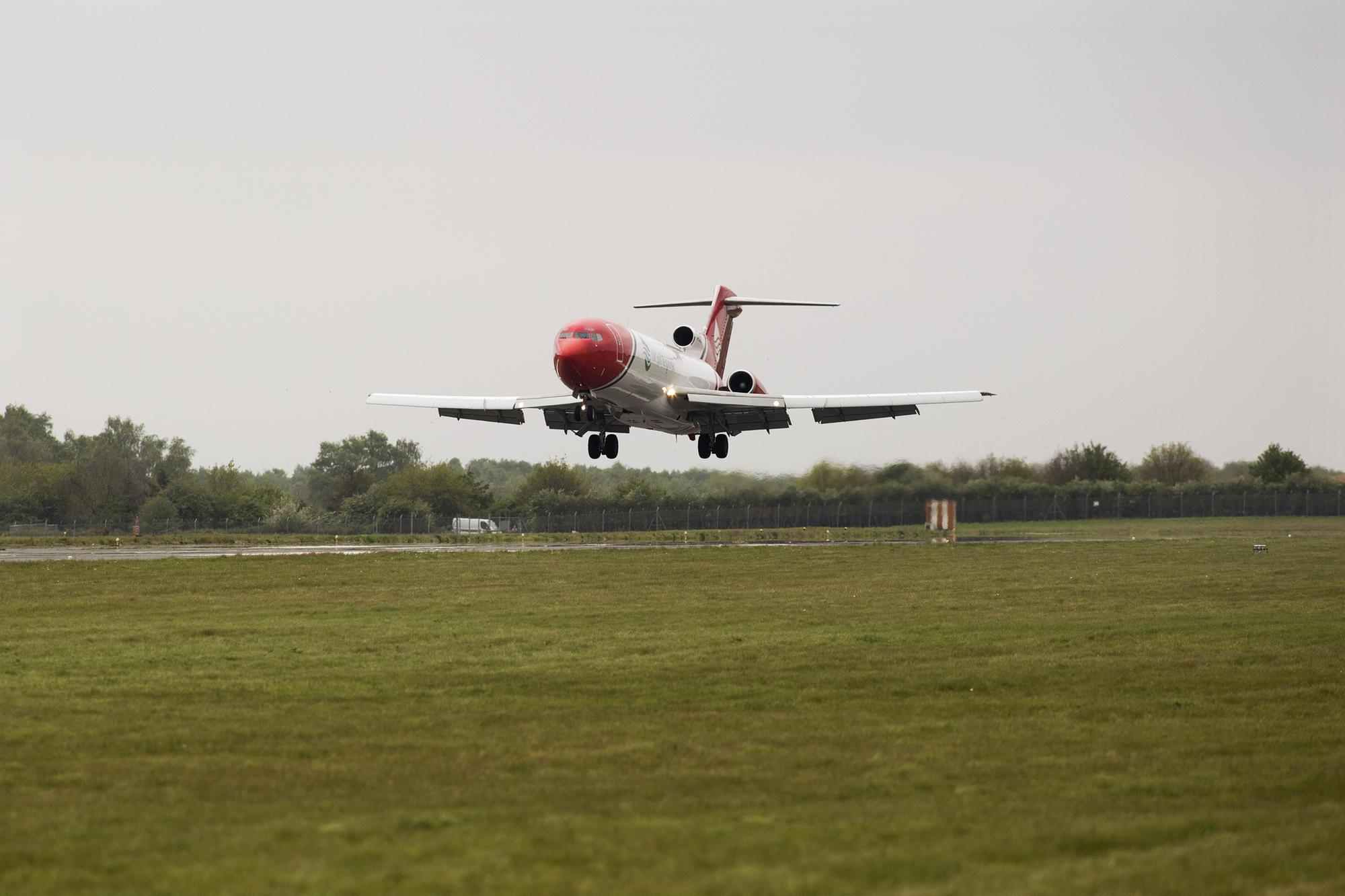 Doncaster Sheffield Airport: Best pictures as first giant jet lands at ...