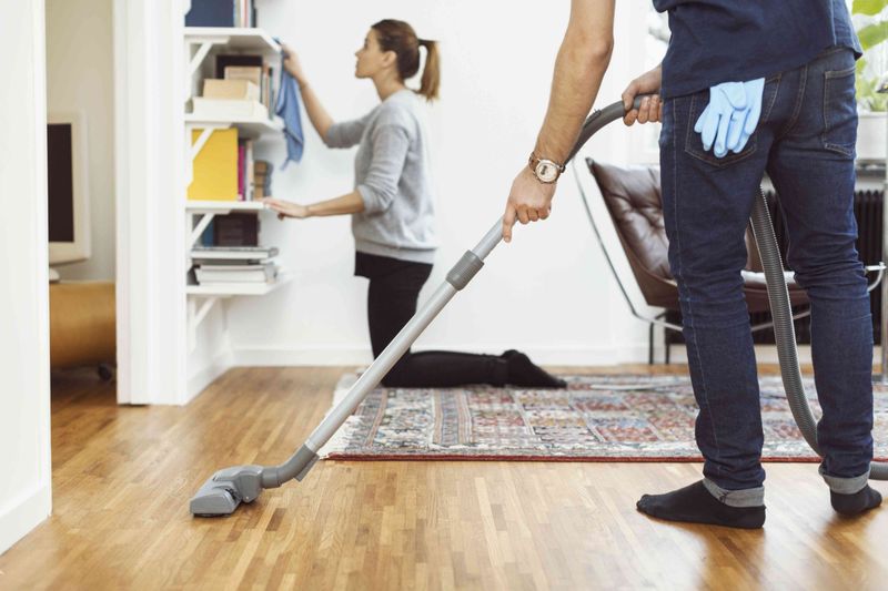 16 things husbands unknowingly do that leave their wives unloved