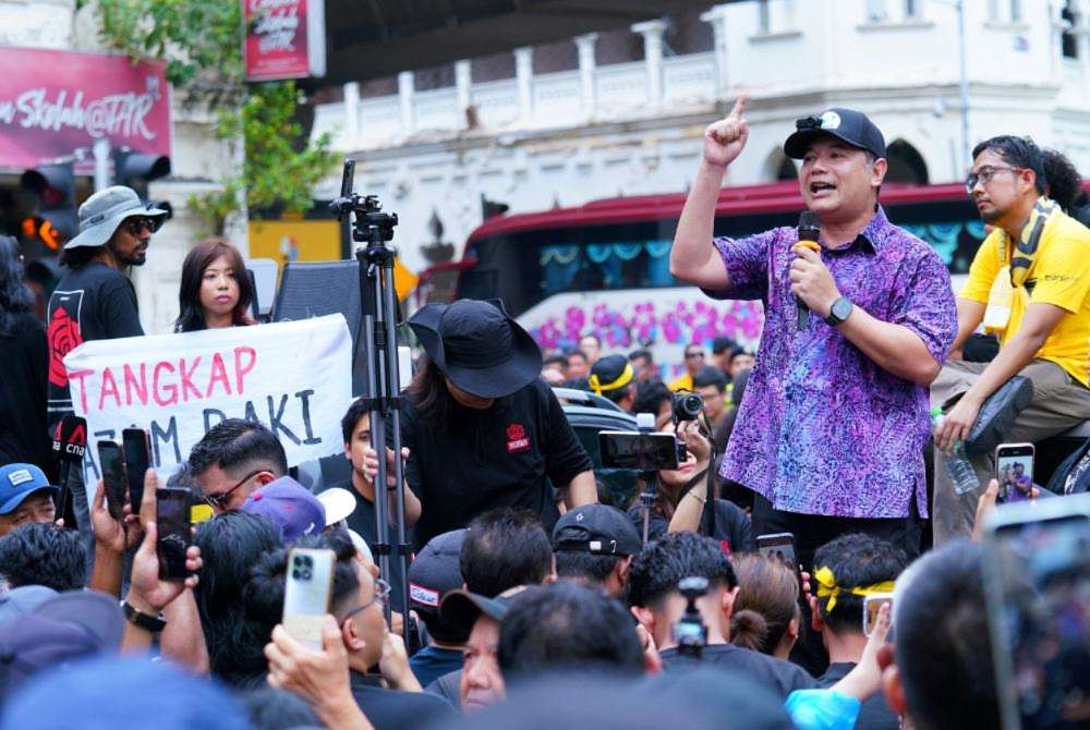 'Tangkap Azam Baki' rally: Corruption not a political issue, but the ...