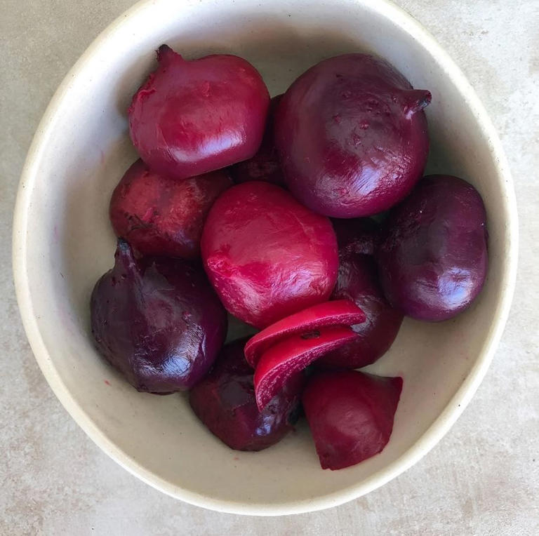 Remolachas a la sal con ricota marinada: la receta simple que eleva lo ...