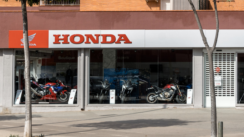 5 popular Honda motorcycles offering deep discounts & rebates until ...