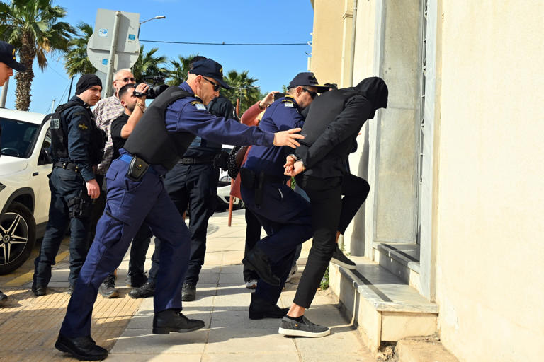 Δολοφονία στον Άγιο Δημήτριο: Στις φυλακές Κορίνθου ο 20χρονος δράστης ...