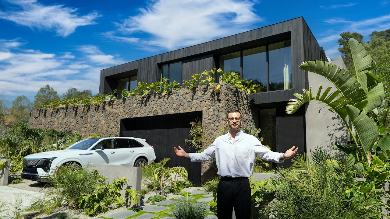 Inside a $7.3M Los Angeles tropical home