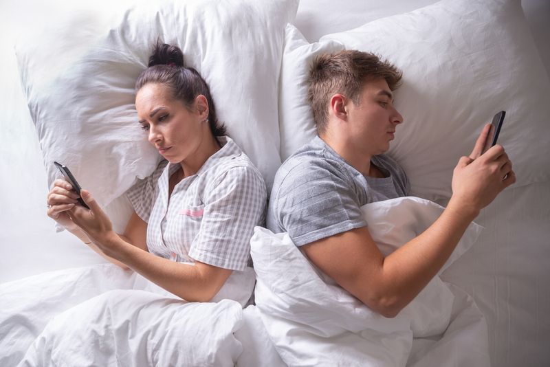 16 things husbands unknowingly do that leave their wives unloved