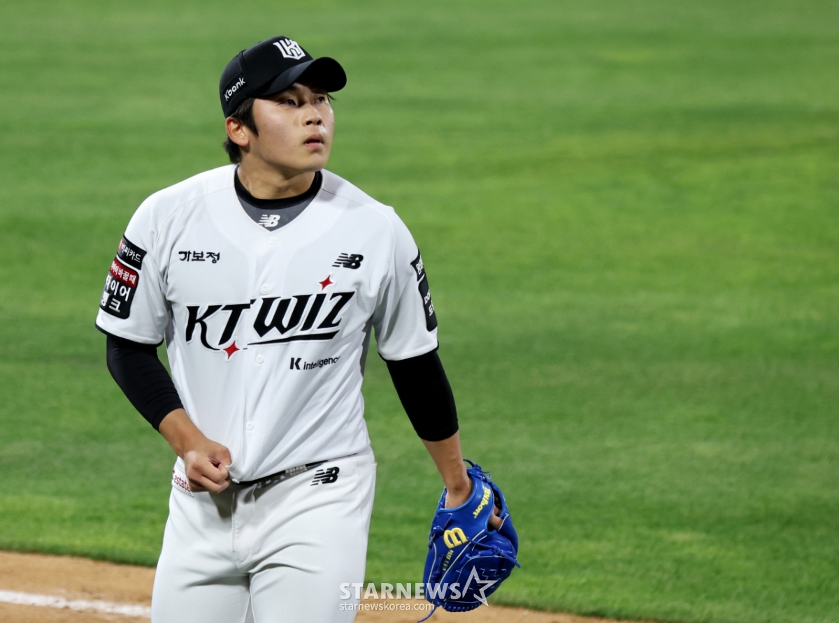 [포토] '8회말 불끄고 싶었는데' 박영현